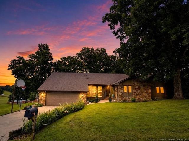 209 Walnut Cir, Grove, OK 74344
