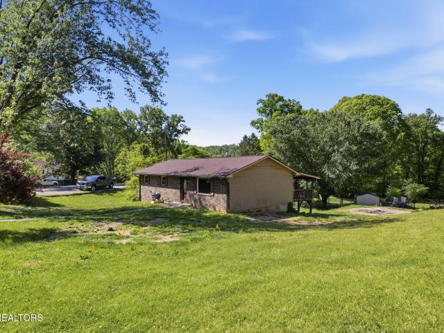 209 White Oak Lane