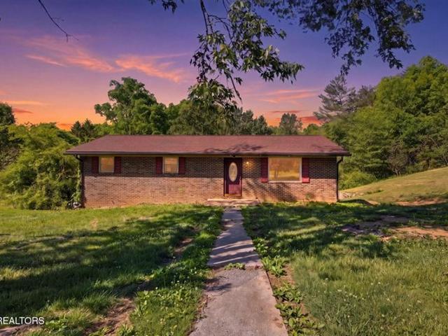 209 White Oak Ln, Heiskell, TN 37754