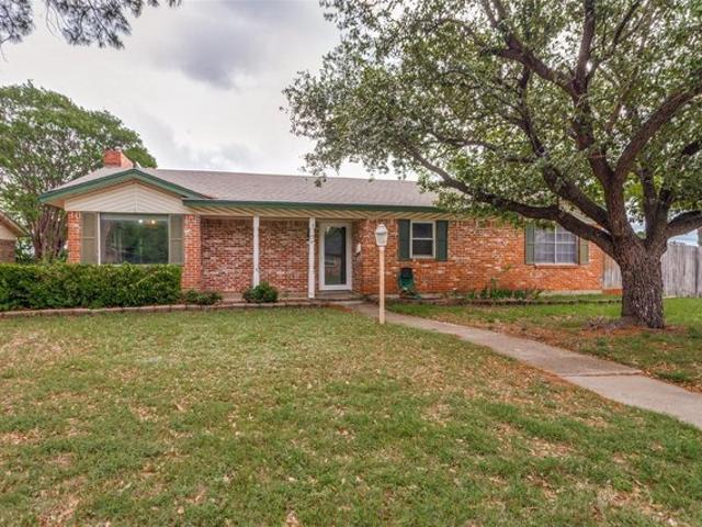 209 Teeter Dr, Crowley, TX 76036