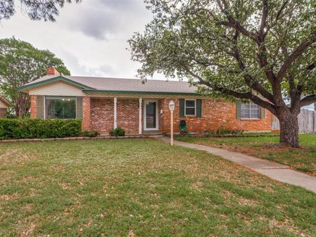 209 Teeter Dr, Crowley, TX 76036