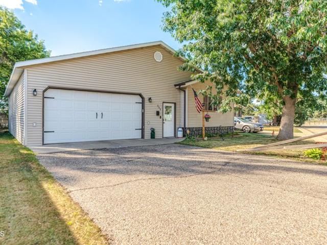 209 Tuttle Ave, Mandan, ND 58554