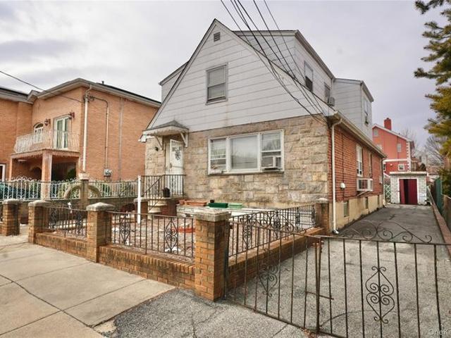 20 50 Hazen St, East Elmhurst, NY 11370