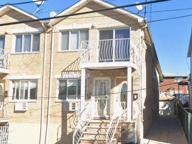 20 13 th St, College Point, NY 11356