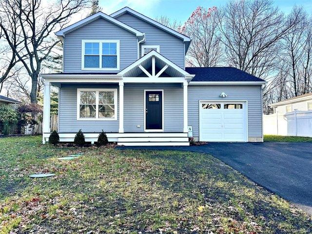 20 10th St, Ronkonkoma, NY 11779