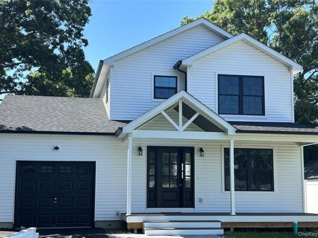 20 10th St, Ronkonkoma, NY 11779