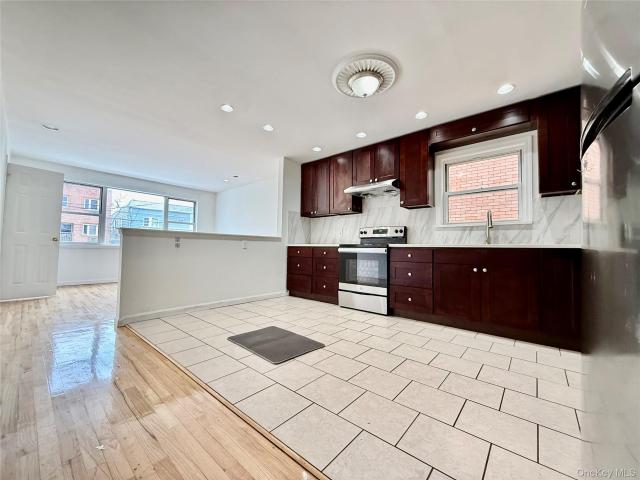 20 14 College Point Boulevard, Unit 2 | Compass