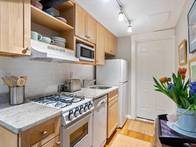 20 22 Concord Ave Unit B, Cambridge, US, MA