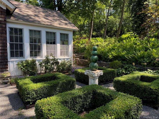 20 Taintor Way