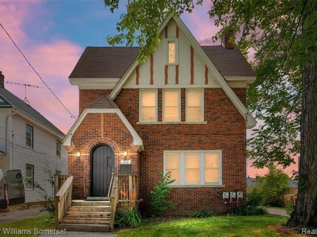 20 Thorpe St, Pontiac, MI 48341