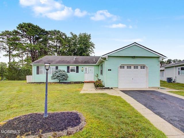 20 Thronbury Ct, Toms River, NJ 08757