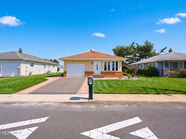 20 Tortola St, Toms River, NJ 08757