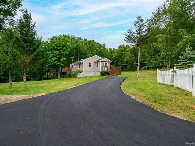 20 Townsend Ext, Poughquag, NY 12540