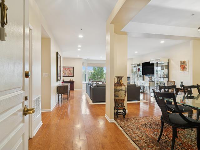 20 Trafalgar Square # 401