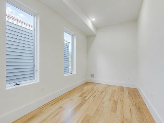 20 Van Nostrand Ave # 2