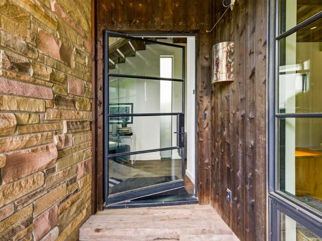 20 Vanguard Way