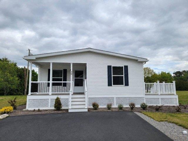 20 Valiant Dr, Coventry, RI 02816