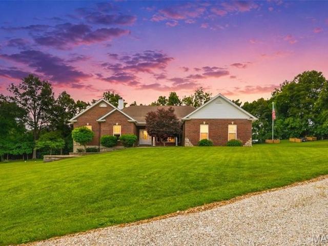 20 Valley Ridge Ct, Hawk Point, MO 63349