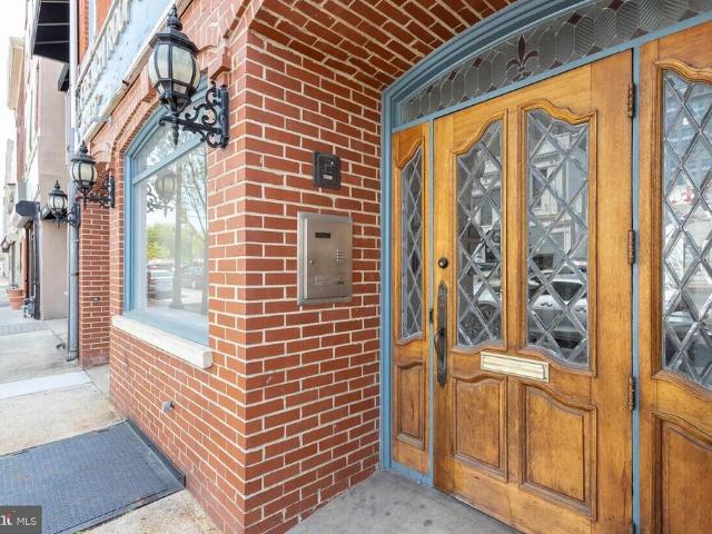 20 W Main Street W