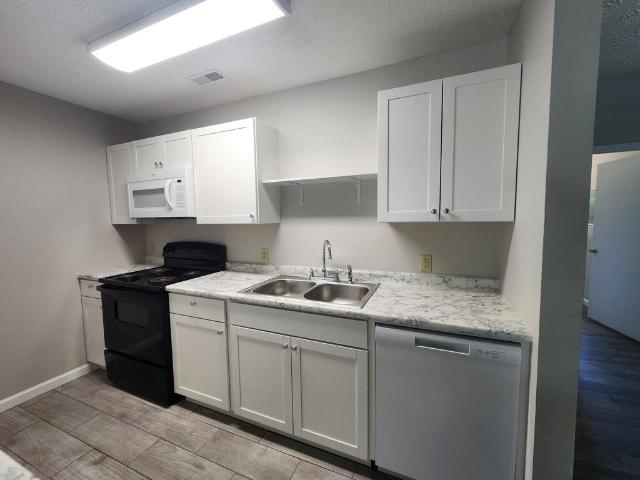 20 W Borden St