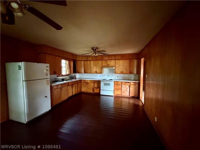 20 W Ellington Street
