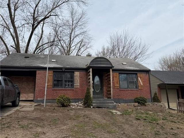 20 W Pocahontas Ln, Kansas City, MO 64114