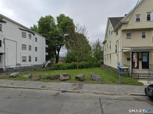 20 Walnut Ave, Waterbury, CT 06704
