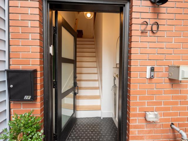 20 Westervelt Pl # 2F