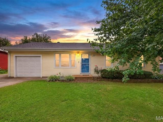 20 Westview Dr, Saint Charles, MO 63303