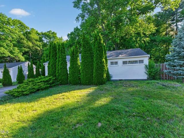 20 Winslow Dr, Schenectady, NY 12309