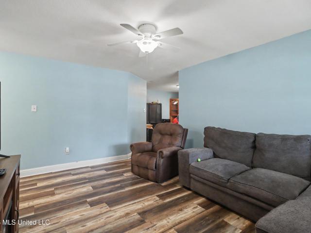 20 Woodglen Drive