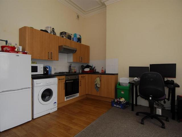 20 Woodland Terrace, Plymouth PL4 1 bed apartment to rent £1,083 pcm £250 pw