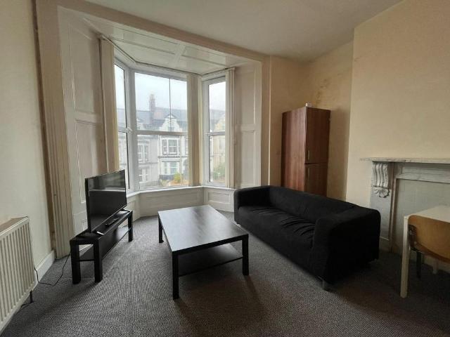 20 Woodland Terrace, Plymouth PL4 2 bed flat to rent £1,274 pcm £294 pw