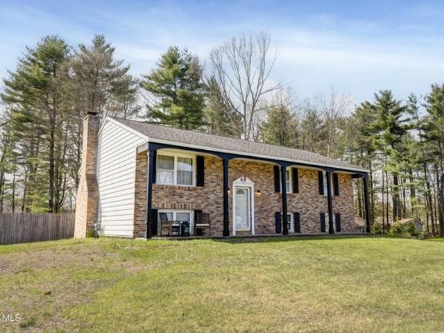 20 Wynnefield Dr, South Glens Falls, NY 12803