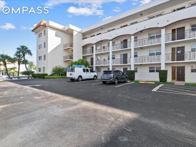20 Yacht Club Dr 104, North Palm Beach, FL