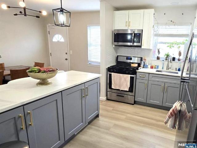 20 A Lakeview Ave, Leonia, NJ 07605 | MLS #26009 | Compass