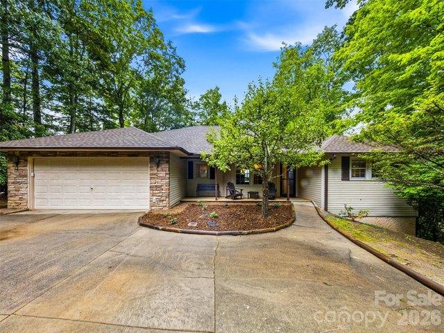 20 Adohi Ct, Brevard, NC 28712