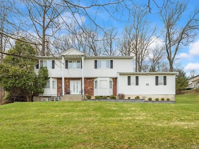 20 Algonquin Cir, Airmont, NY 10952