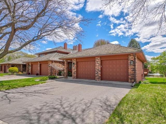 20 Anemone Cir, North Oaks, MN 55127