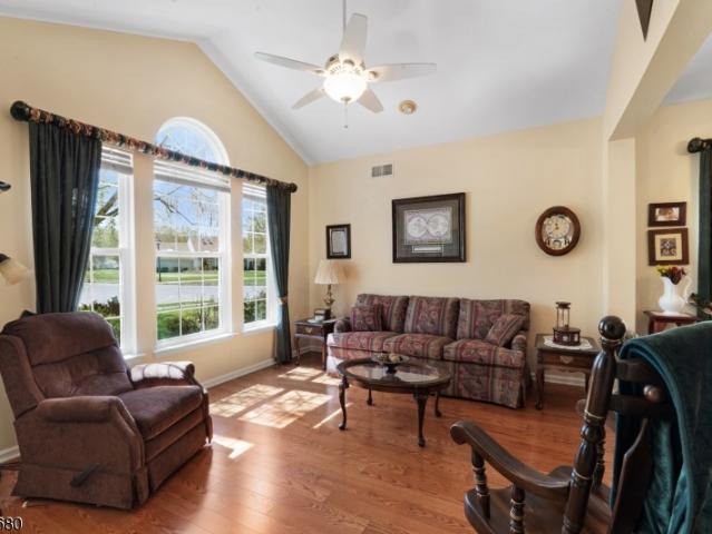 20 Ascot Dr