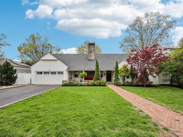 20 Arizona Ave, Rockville Centre, NY 11570