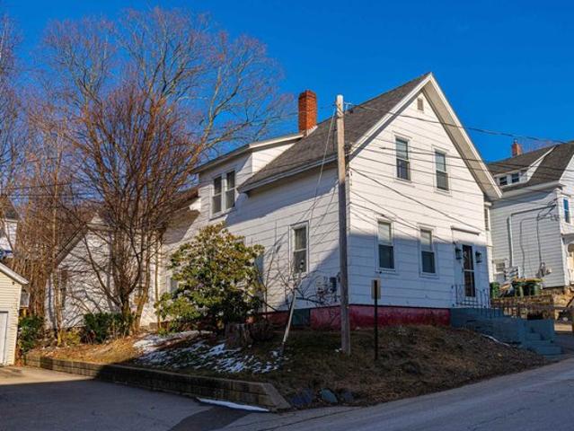20 Baldwin St, Laconia, NH 03246