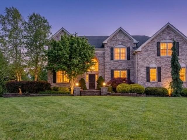 20 Balmoral Dr, Alexandria Township, NJ 08867