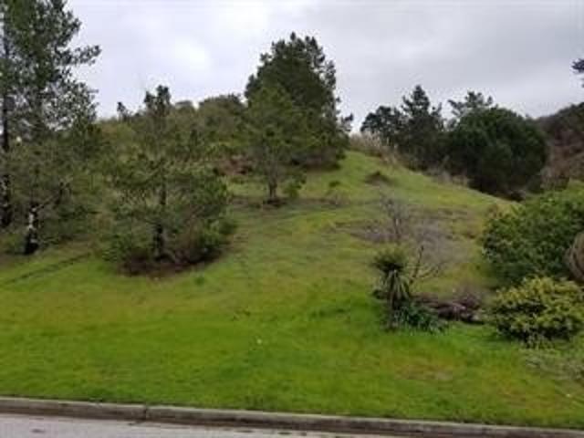 20 Barton Pl, Pacifica, CA 94044