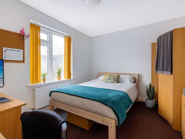 20 bed house for sale