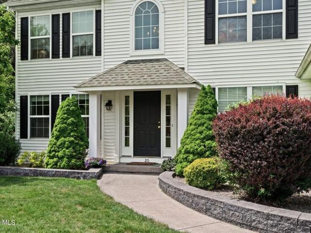 20 Berkshire Dr, Ballston Spa, NY 12020