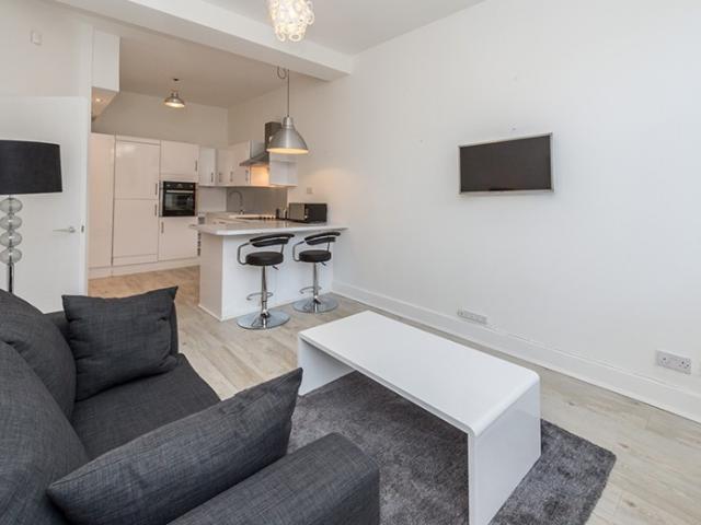 20 Bolingbroke Road,, W14