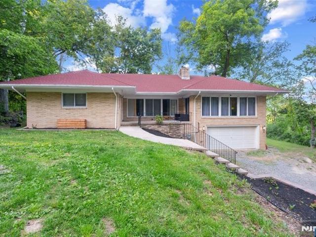 20 Bunn Rd, Hamburg, NJ 07419