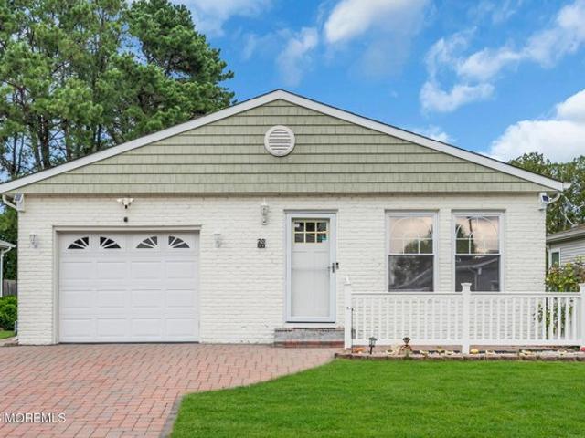 20 Camrose St, Toms River, NJ 08757
