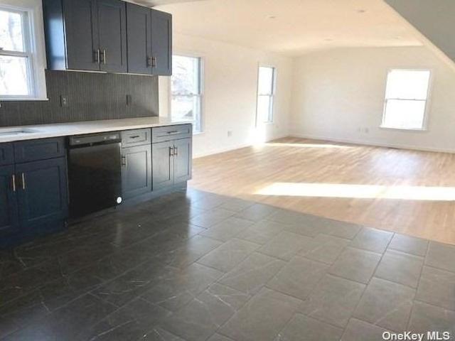 20 Carle Rd 2, Westbury, NY